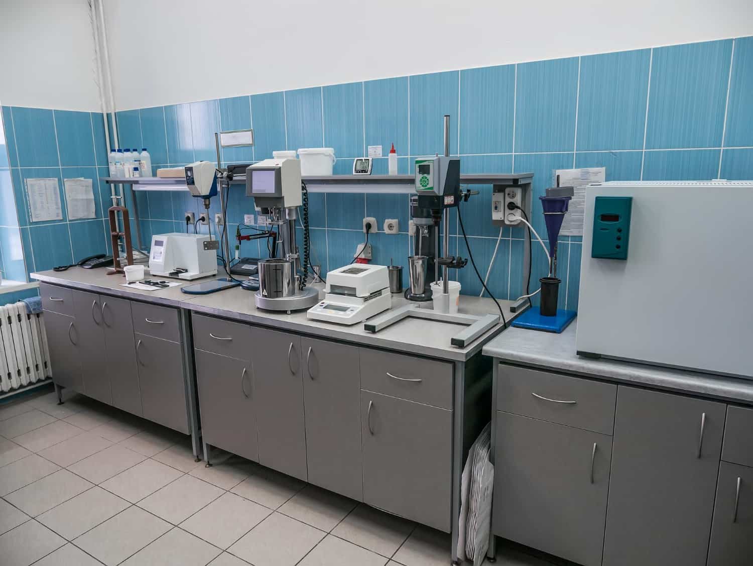 ציוד ומכשור למעבדות – כך עושים את הבחירה הנכונה - כאן חדרה